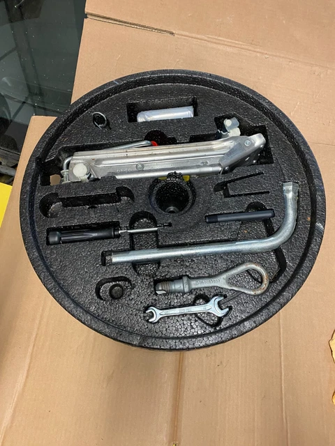 AUDI TT MK1 (1999-2005) Complete Emergency Jack Kit Set In Foam Holder ...
