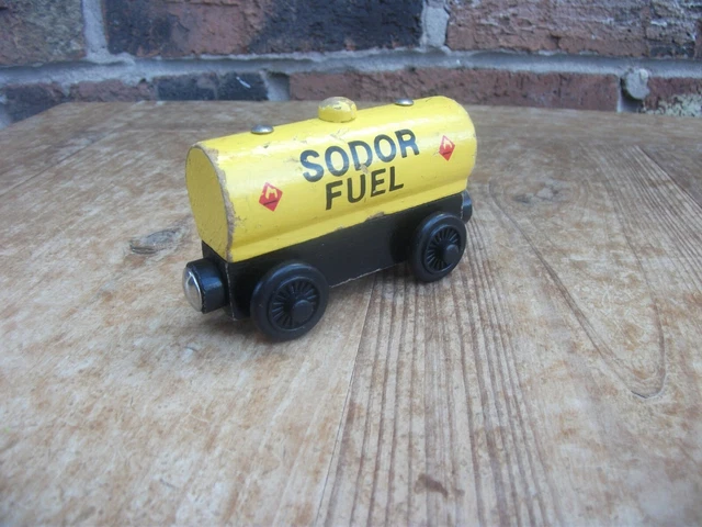THOMAS TANK ENGINE & Friends Wooden Train - SODOR FUEL TRUCK - POST ...