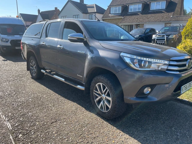 2016 TOYOTA HILUX Invincible D/Cab Pick Up 2.4 D-4D Auto PICK UP Diesel ...