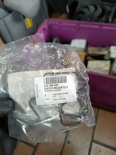 ORIGINAL VW TRANSPORTER T6 Oil Filter Housing Gasket 03L198441 £49.00 ...