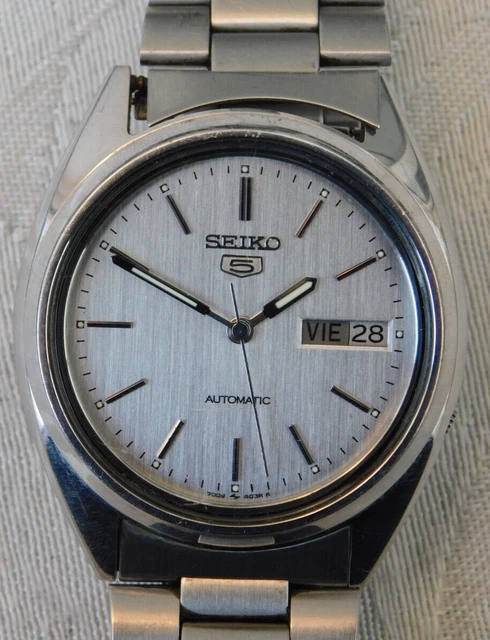 VINTAGE SEIKO 5 MENS AUTOMATIC DAY DATE WRISTWATCH WATCH 7009-3040 4of4 £34.99 - PicClick UK