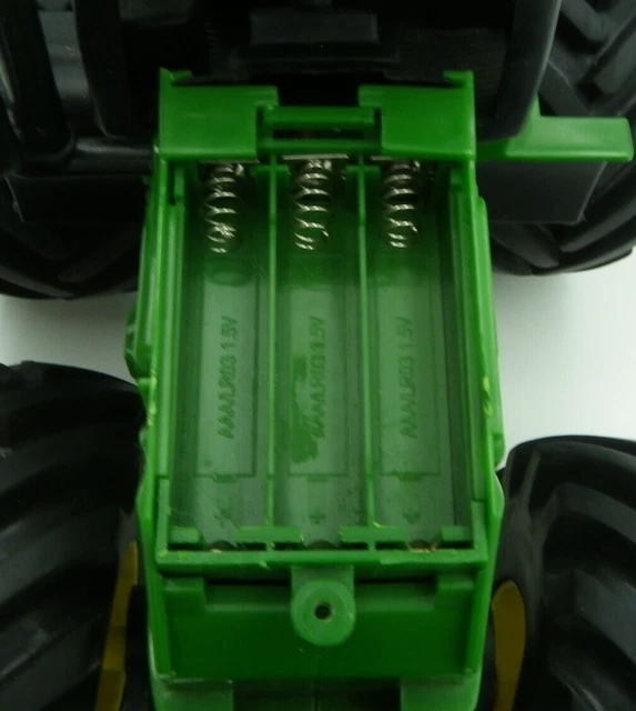 BATTERY JOHN DEERE ERTL 1/16 Plastic Diecast Monster Tractor Farm Toy ...