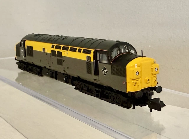 GRAHAM FARISH 371-466A N Gauge Class 37 37046 Dutch Grey / Yellow ...