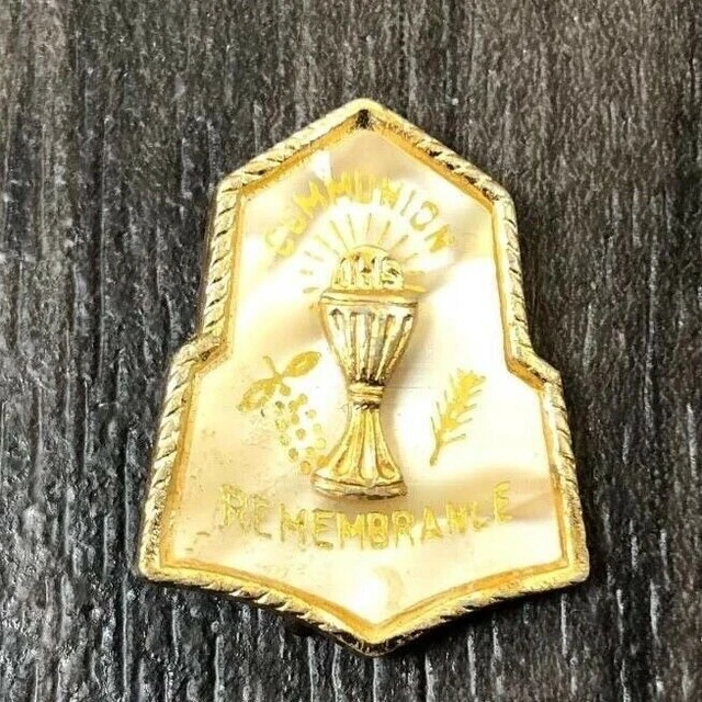 BADGE GOLD TONE First Holy Communion Remembrance Religious Enamel Pin ...