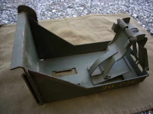 SUPPORT DE CAISSE, Browning, cal.30 et 50 cradle US WW2 JEEP DODGE GMC ...
