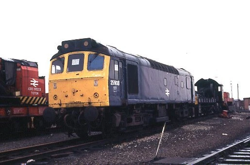 ORIGINAL COLOUR SLIDE of 25908 BR class 25 diesel loco £2.50 - PicClick UK