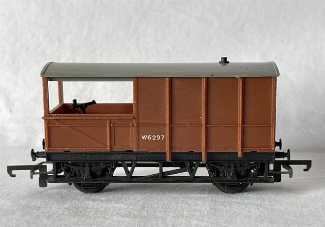 VINTAGE OO GAUGE Triang Hornby Model Railway Train R124 BR Brown Brake ...