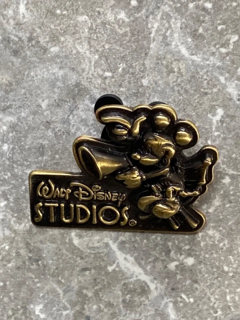 WALT DISNEY STUDIOS Dlp Bronze Director Mickey Mouse Pin Badge £9.99 ...