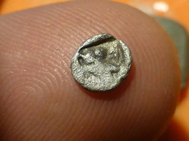 MONNAIE GRECQUE ANTIQUE - (1) - OBOLE A REPERTORIER ! 0,14gr ! RARE ...