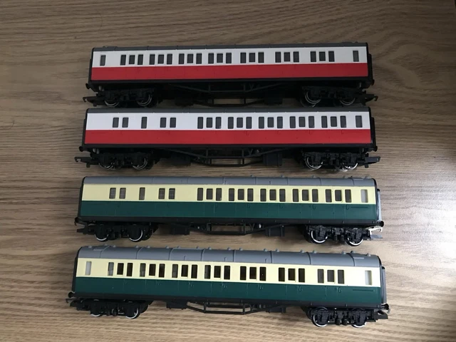 THOMAS THE TANK Engine Hornby 00 Gauge - Express Coaches £75.58 ...