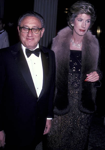 HENRY KISSINGER & Nancy Kissinger at Metropolitan Museum of Art Co ...