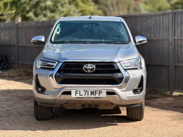 2021 TOYOTA HILUX Invincible D/Cab Pick Up 2.4 D-4D Auto + 108K MILES ...