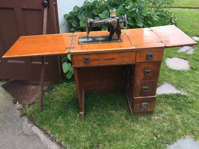 VINTAGE ART DECO Singer Electric Sewing Machine And Cabinet $125.00 ...