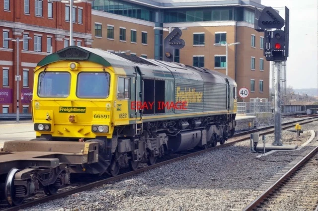 PHOTO FREIGHTLINER Class 66/5 No 66591 Passes Through Reading With The ...