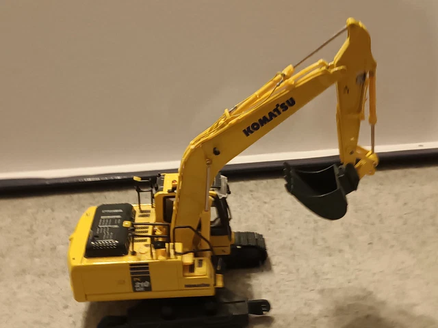UNIVERSAL HOBBIES - Pelle Mecanique Komatsu Pc 210 Lci Pour Pieces EUR ...