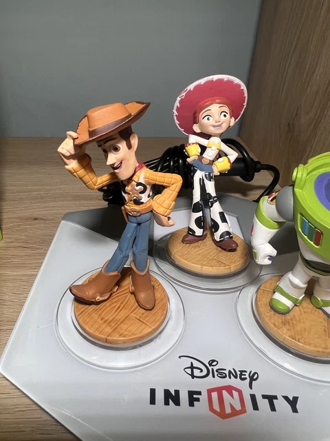 DISNEY INFINITY 2.0 Xbox 360 Game, Base and 3 Toy Story Figures Woody ...