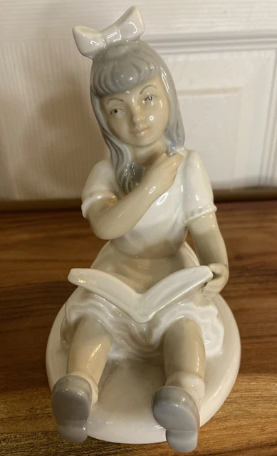 VINTAGE MIGUEL REQUENA Porcelain Figurine Girl Reading A Book Valencia ...