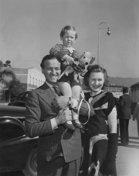 ENGLISH ACTOR DAVID Niven With His Wife Primula And Their Son Old Photo ...