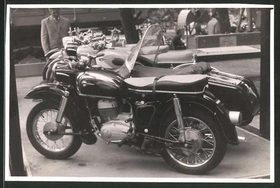 FOTOGRAFIE MOTORRAD MZ-ES 300 mit Seitenwagen, Krad auf einem ...