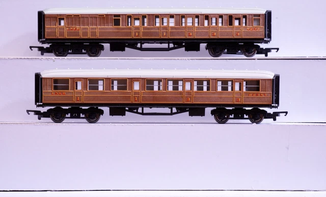 HORNBY LNER TEAK Coaches Pair - 22357 & 4237 £17.00 - PicClick UK