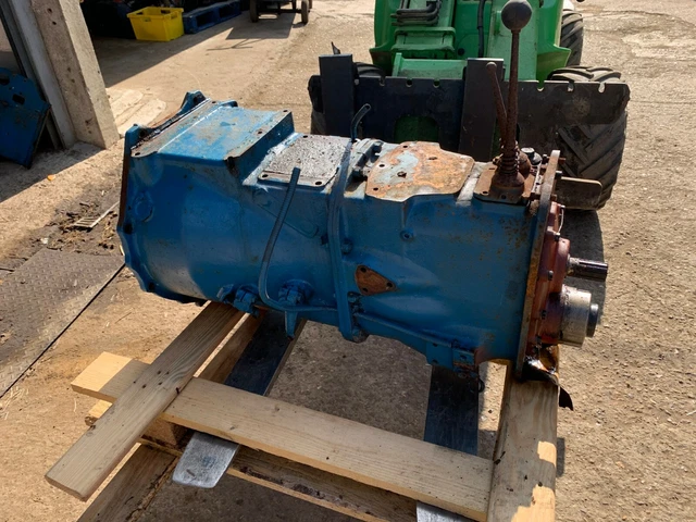 LIVEDRIVE GEARBOX bellhousing 957E7005 /T1 X Fordson Dexta Tractor £305 ...