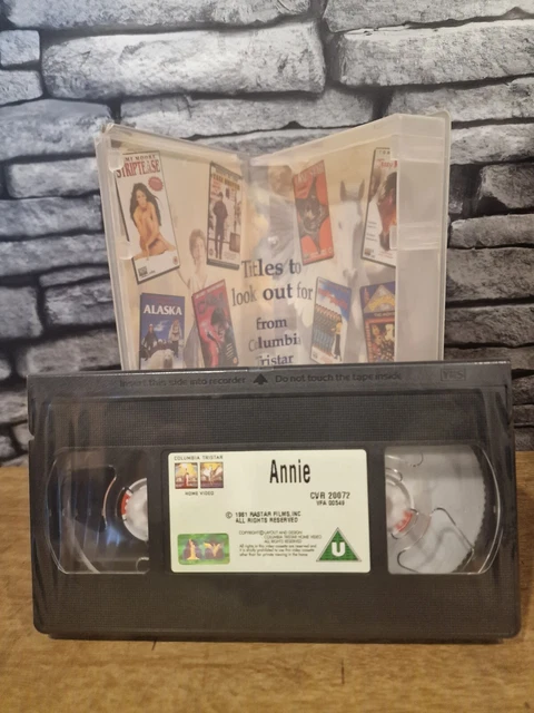 ANNIE VHS VCR Video Tape NEW SEALED Movie Aileen Quinn Carol Burnett £4 ...