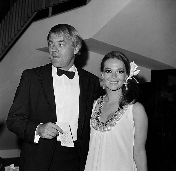 MOVIE OLD PHOTO 1970s Actress Natalie Wood And Husband Richard Gregson ...