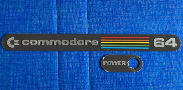 COMMODORE C64 ÉTIQUETTE Couleur (2 X) Autocollants, Badge, Logo, #11 Et ...