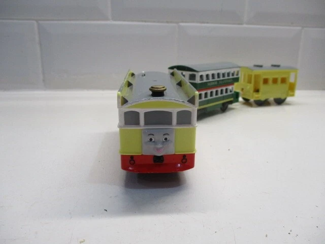 TOMY TRACKMASTER THOMAS the tank engine train flora £16.99 - PicClick UK