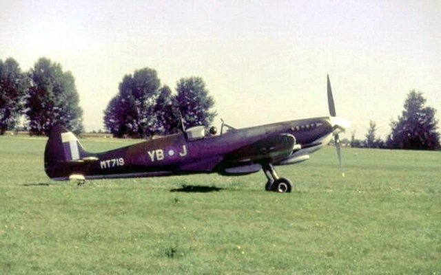 ORIGINAL 35 MM Slide aircraft RAAF spitfire IX I-spit MT719 YB-Y Franco ...