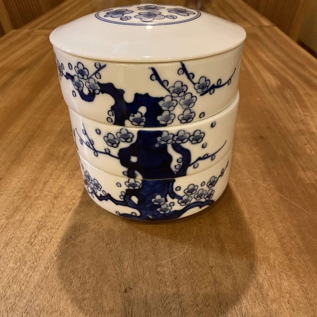 NABESHIMA YAKIDAKEYAMA GEL Imari Pictured With Plum Blended And Three ...