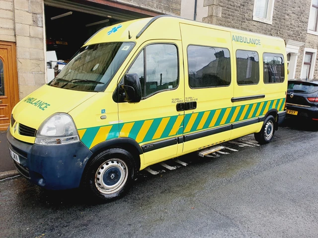 RENAULT MASTER DCI 2.5 Lwb Ambulance New Engine Camper Race Van £5,300. ...