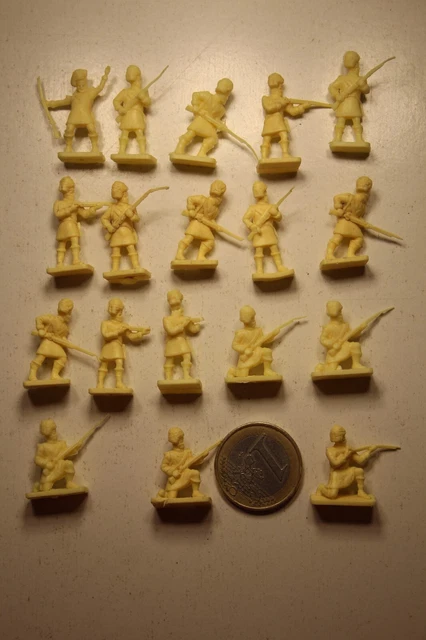 1/72 18 FIGURINES Waterloo Scotish Infantry Airfix, Atlantic, Esci ...