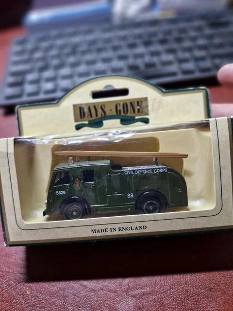 DAYS GONE DIECAST 1955 Dennis F8 Fire Engine Civil Defence Corps Lledo ...