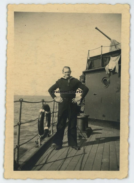 ORIG. FOTO MATROSE bei Geschütz Beute Flak Schiff "Thetis" Norwegen ...