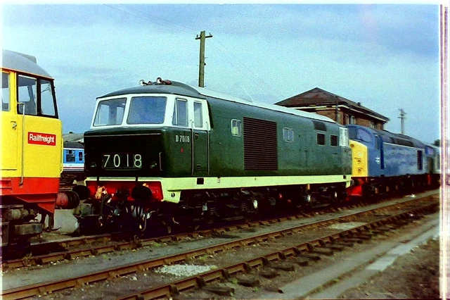 35MM RAILWAY COLOUR Negative Hymek D7018 at Basingstoke £1.20 - PicClick UK