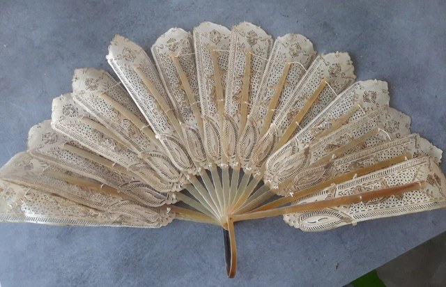 GRAND EVENTAIL ANCIEN Avec Structure En Corne H : 29Cm EUR 17,00 ...