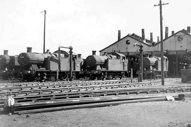BRITISH RAIL RADYR Shed Rail Photo BWR035 £1.49 - PicClick UK