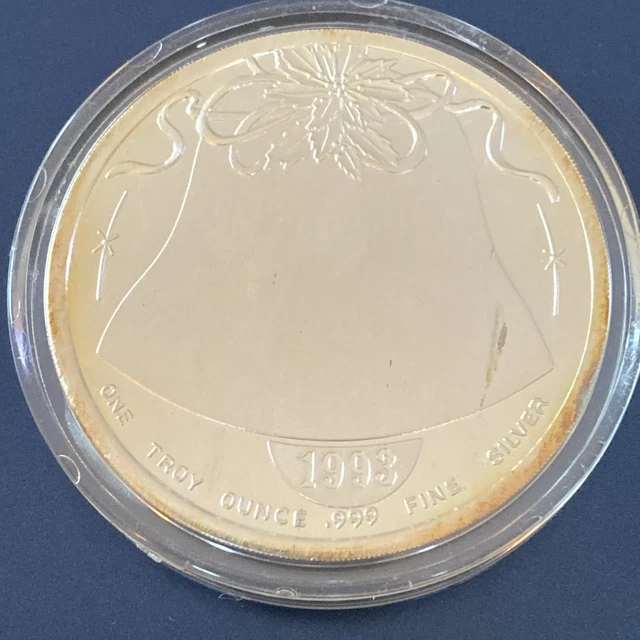 VINTAGE 1993 ~ 1 oz .999 Silver Enameled Christmas Round ~ Santa $141. ...