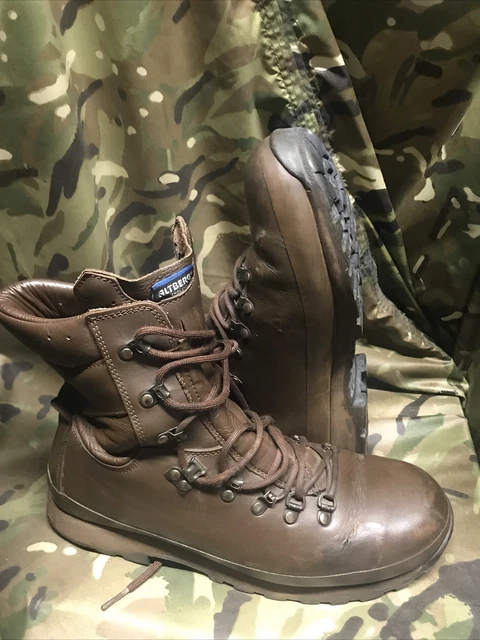 BROWN ALTBERG DEFENDER Boots!genuine Issue!Excellent/Grade 1! Size 10 ...