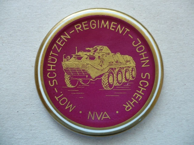 PORZELLAN MEDAILLE, MOT. Schützen Regiment John Schehr, NVA, Weimar ...