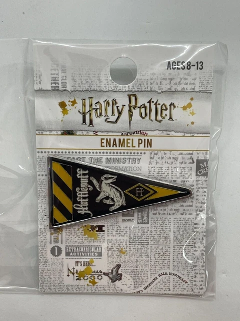 HARRY POTTER/WIZARDING WORLD Hogwarts House Hufflepuff Pennant Enamel ...