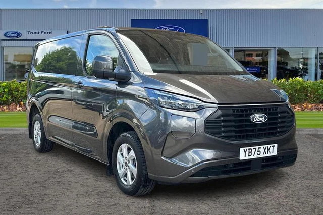 FORD TRANSIT CUSTOM 320 Limited AUTO L1 SWB FWD 2.5 PHEV 232ps Low Roof ...