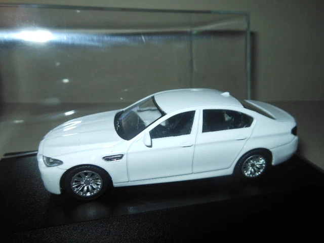RARE UNIQUE VOITURE miniature BMW M5 F83 1/43 E30 E34 E36 E39 E46 E93 E60 325 EUR 15,00 ...
