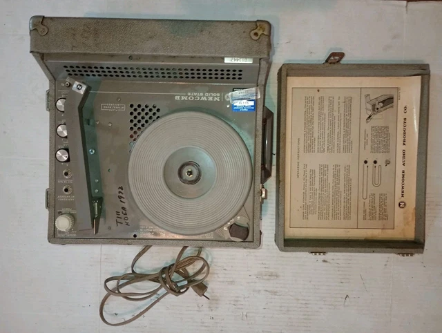 RARE VINTAGE NEWCOMB Portable Turntable Solid State Suitcase Record ...