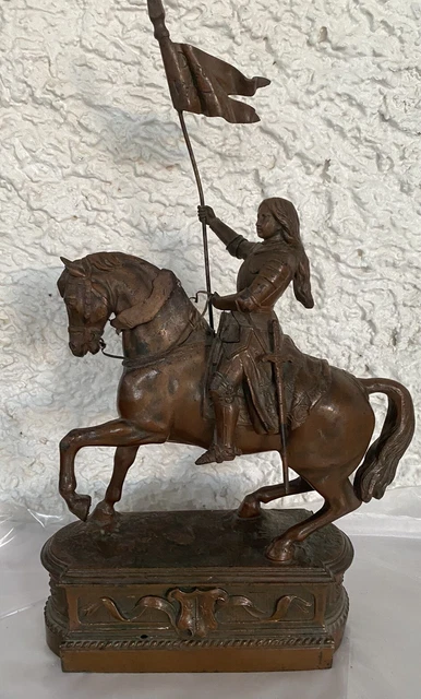 STATUE DE JEANNE d'Arc ancienne en régule sur son cheval hauteur 42 cm ...