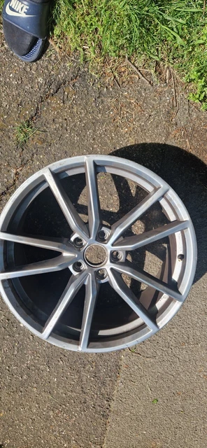 GENUINE VW GOLF R MK7 19” PRETORIA ALLOY WHEEL 5G0601025 Cracked. Needs ...