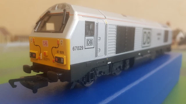 HORNBY R30178 OO gauge Class 67 diesel 67029 Royal Diamond, DB Schenker ...