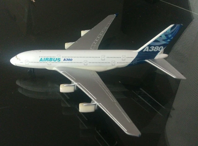 DIECAST REALTOY AIRBUS A380 model plane (plastic wings / metal body ...
