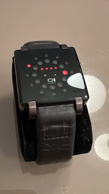 THE ONE GAMMA Ray Red Light Binary Watch Braun Leder Tech Wear Cyber ...